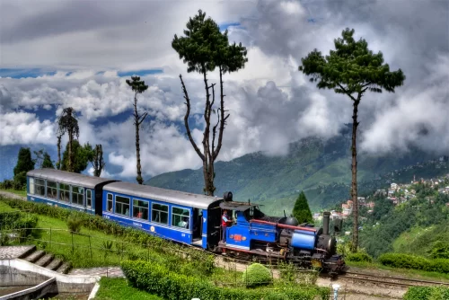 Best 10 Places to Visit in India During Summer Vacation 2026 | Cool ...